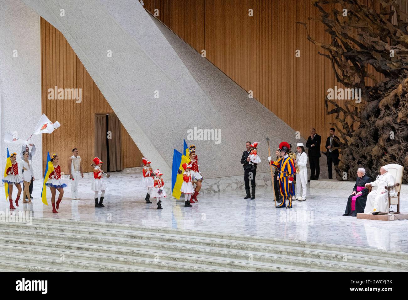 Vatican, Vatican. 17th Jan, 2024. Circus people of Royal Circus and ...