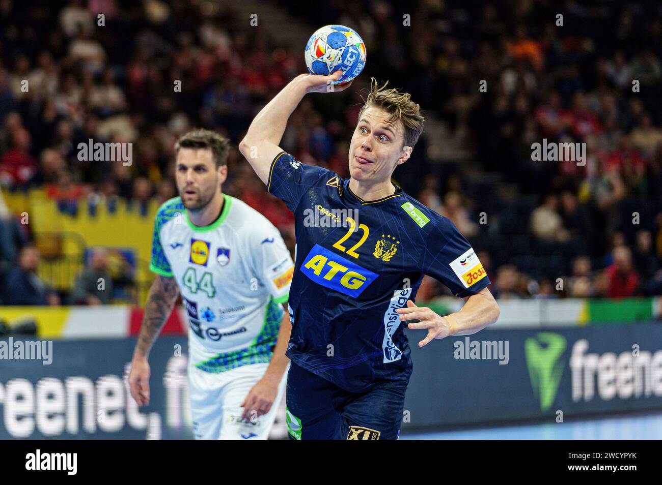 Hamburg, Deutschland. 17th Jan, 2024. 7 Meter Wurf/Tor Lucas Pellas ...