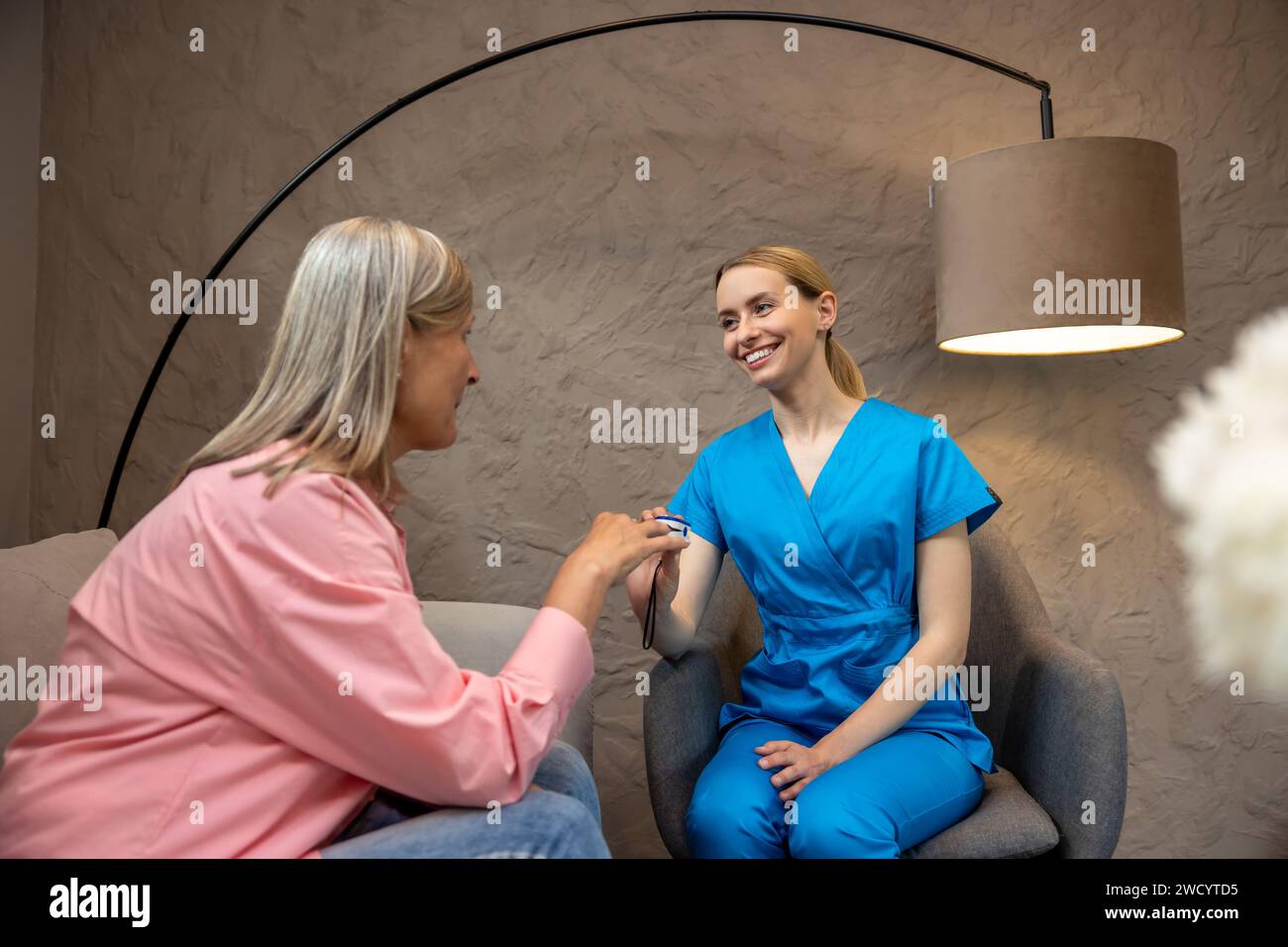 Nurse using pulse oximeter hi-res stock photography and images - Alamy