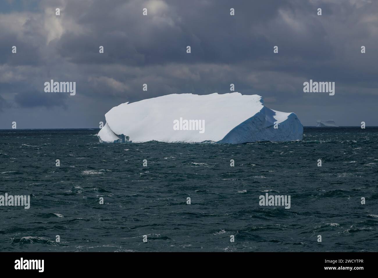 Large blocks of ice floating hi-res stock photography and images - Alamy