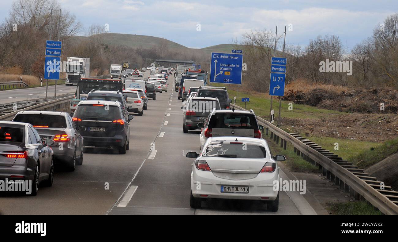 Trafffic jammed hi-res stock photography and images - Alamy