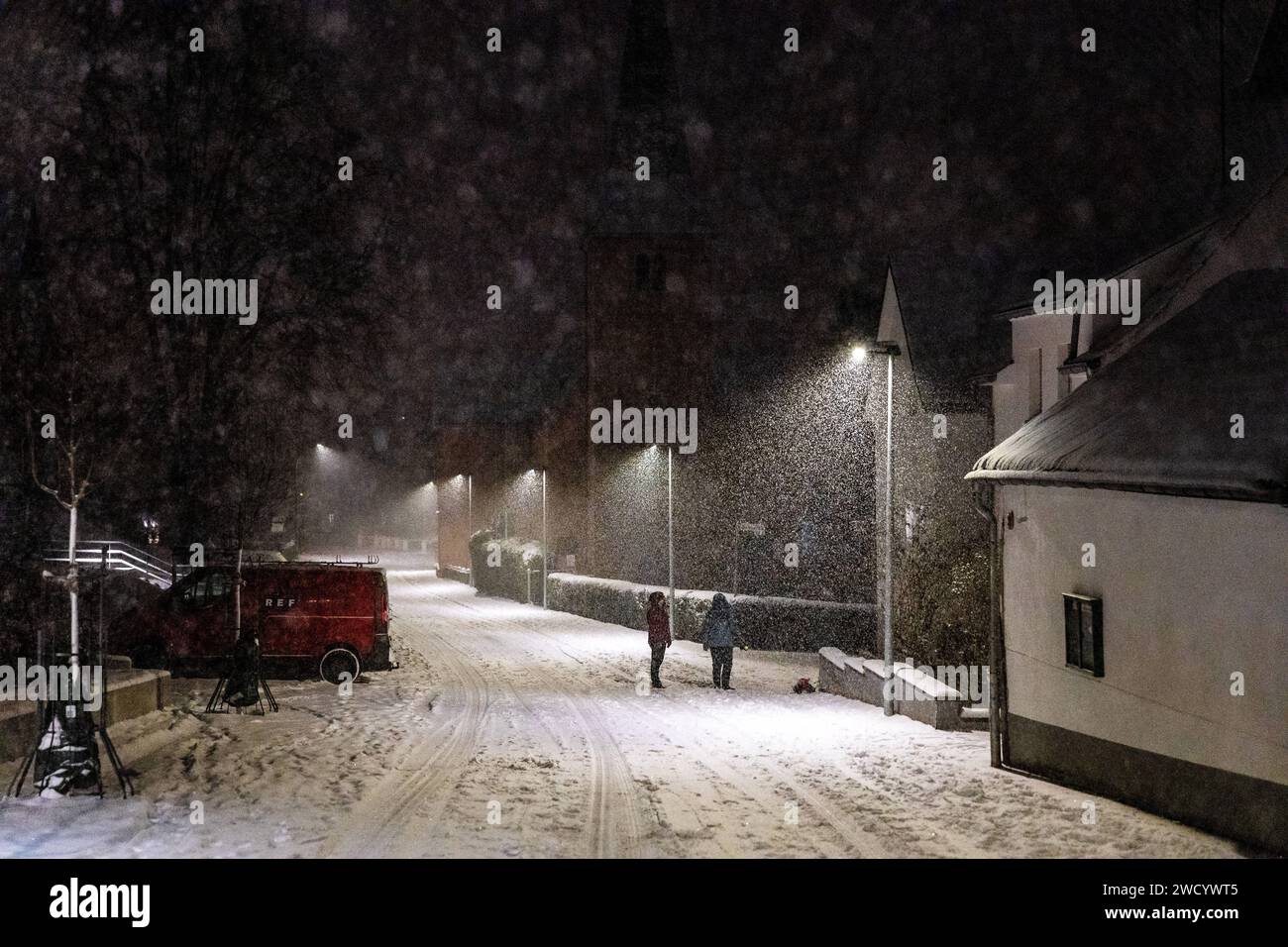 Tief Gertrud hat mit ergiebigem Schneefall das Rheinland erreicht. Die Bewohner von Wachtberg ...