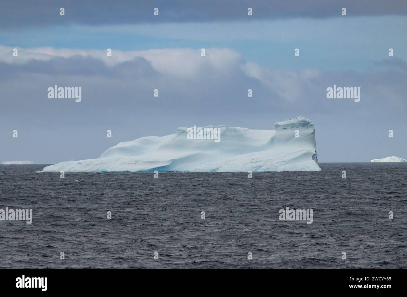 Tabular iceberg breaking hi-res stock photography and images - Alamy