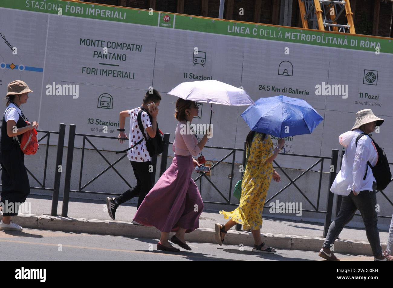 Rome / Italy 16.July 2019/ Tourists in summer heatwaves 31C aound Pizza ...