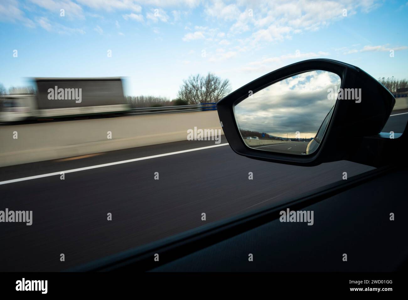 Side point of view hi-res stock photography and images - Alamy