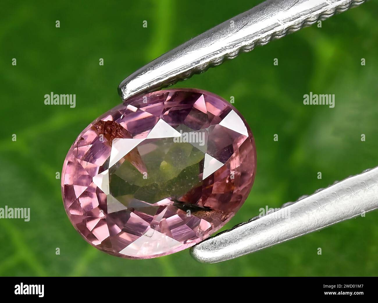 Purple spinel hi-res stock photography and images - Alamy