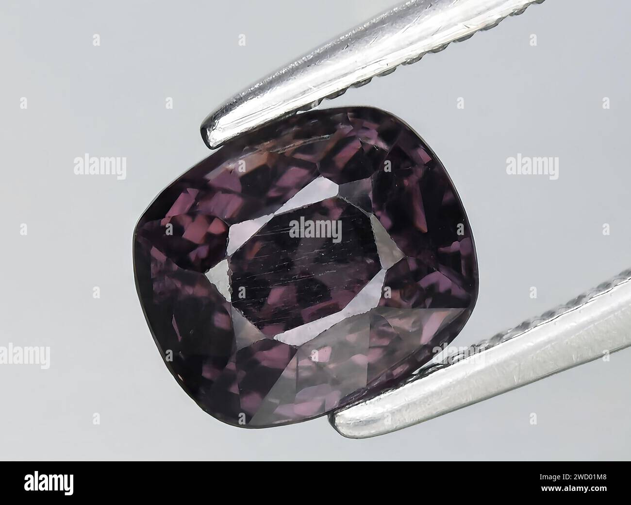 Purple spinel hi-res stock photography and images - Alamy