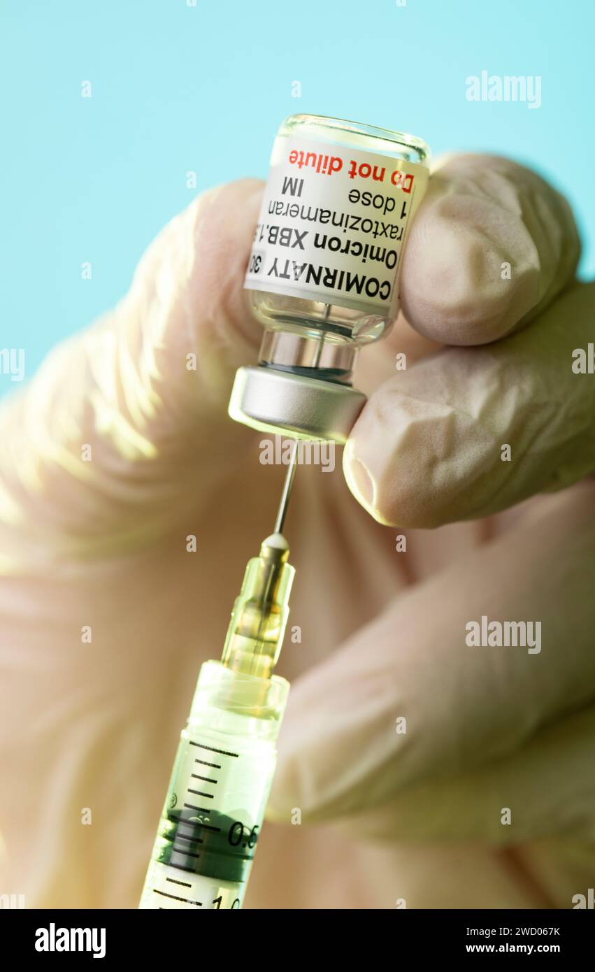 Syringe needle injectable medicine hi-res stock photography and images ...