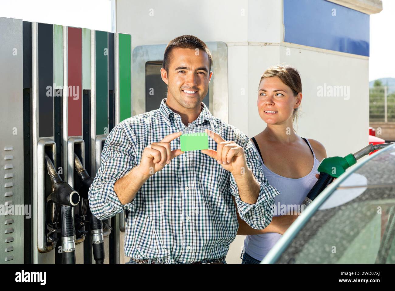 Paying credit card gas pump hi-res stock photography and images - Alamy