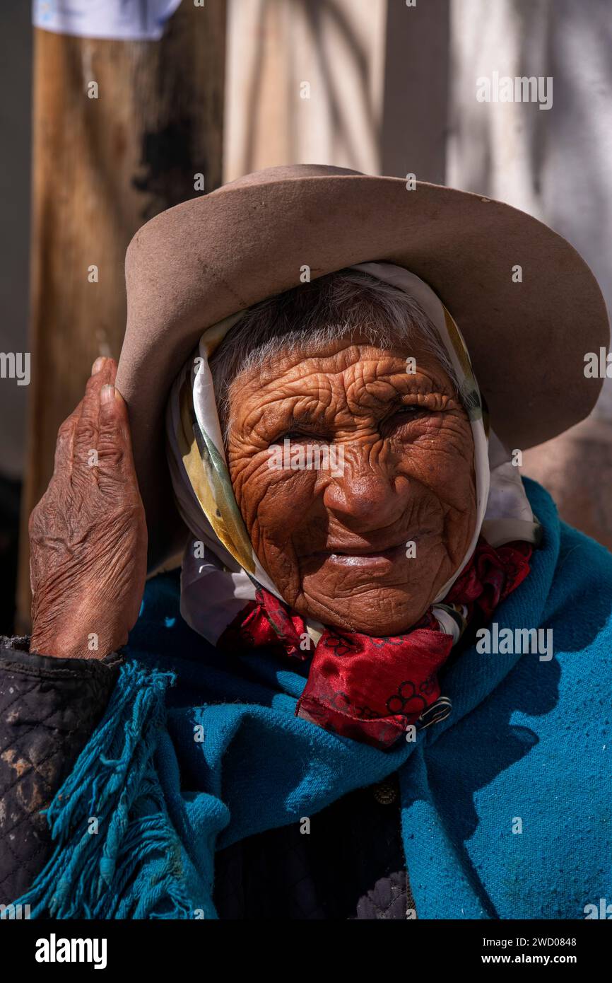South america traditional clothes hi-res stock photography and images ...