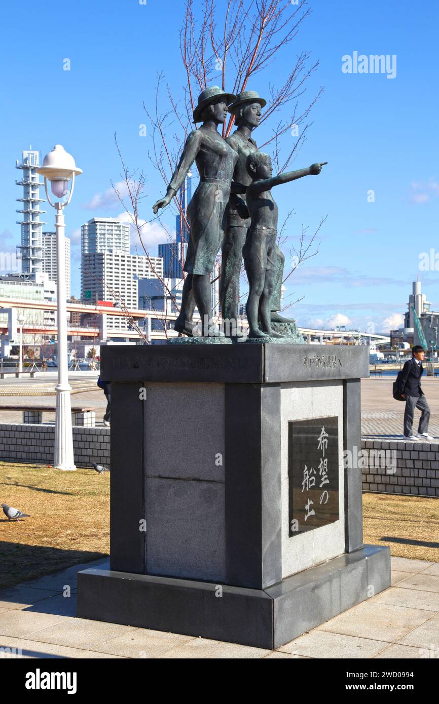 Bronze Memorial Statue of Emigrants Boarding The Emigrant Ship, located ...