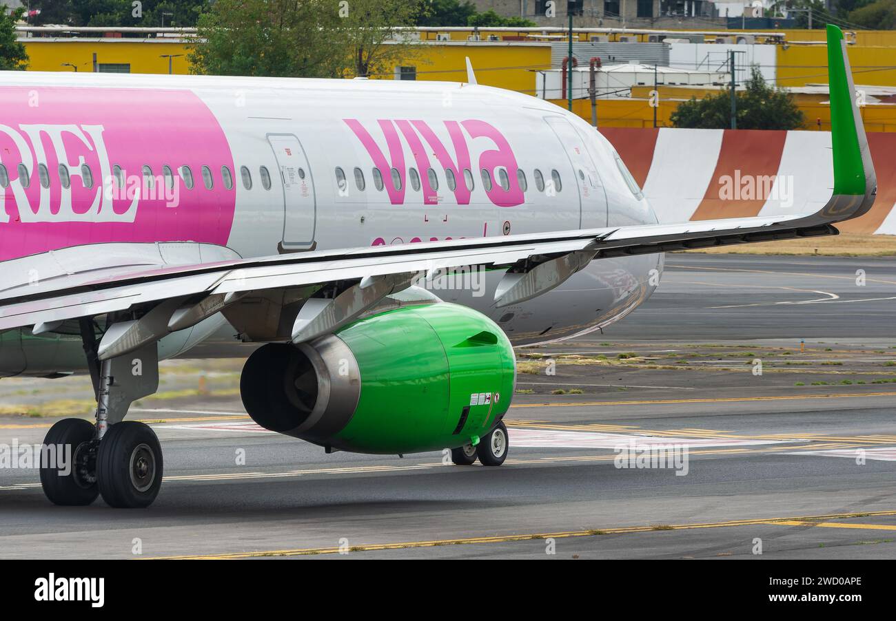 Pink aircraft hi-res stock photography and images - Alamy