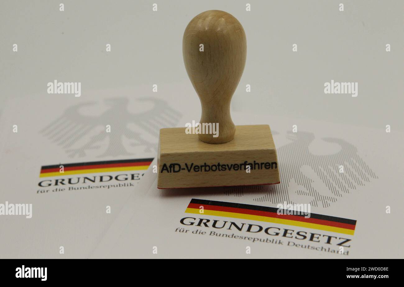 Ein Stempel mit dem Aufdruck AfD-Verbotsverfahren liegt auf dem ...