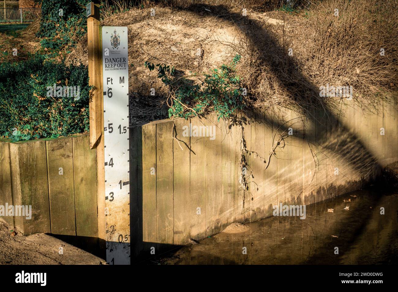 Water level gauge hi-res stock photography and images - Alamy