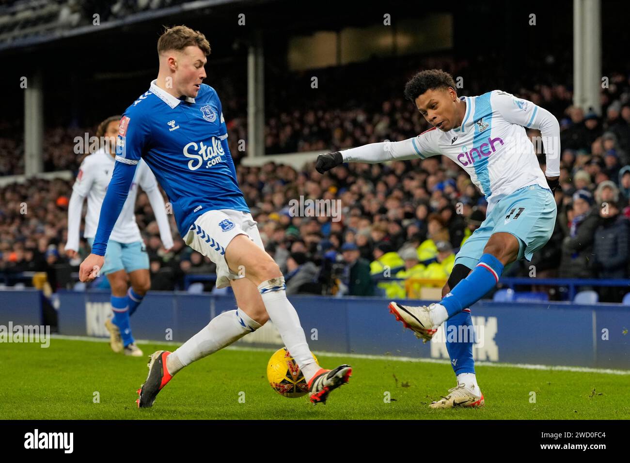 Liverpool, UK. 17th Jan, 2024. Nathan Patterson of Everton blocks a ...