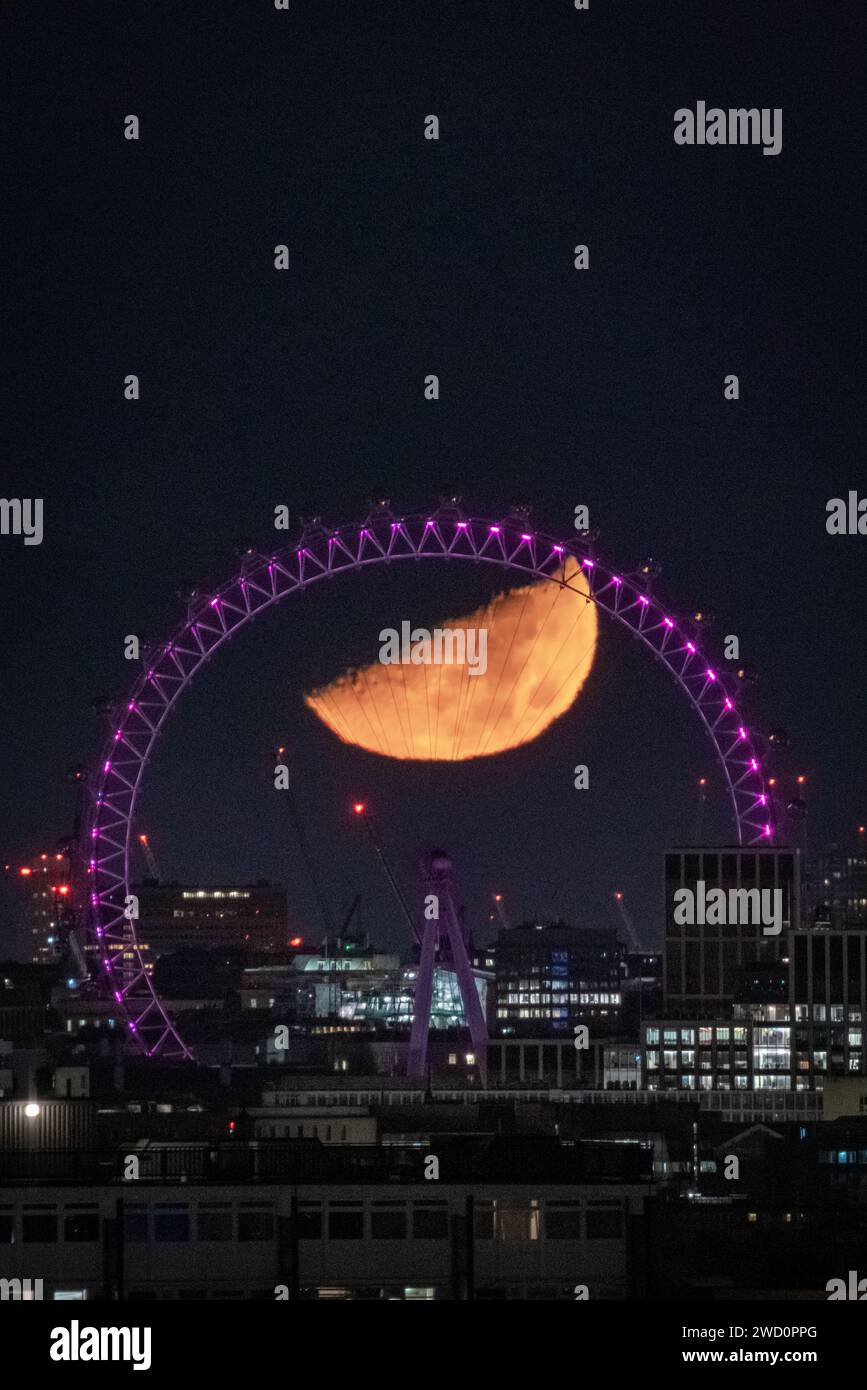London eye moonset hi-res stock photography and images - Alamy