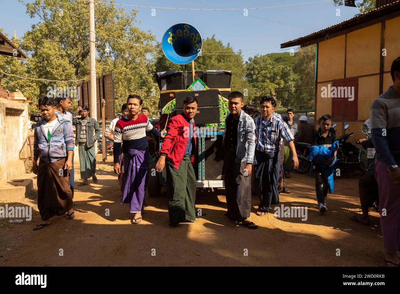 Myanmar burma bagan young men hi-res stock photography and images - Alamy