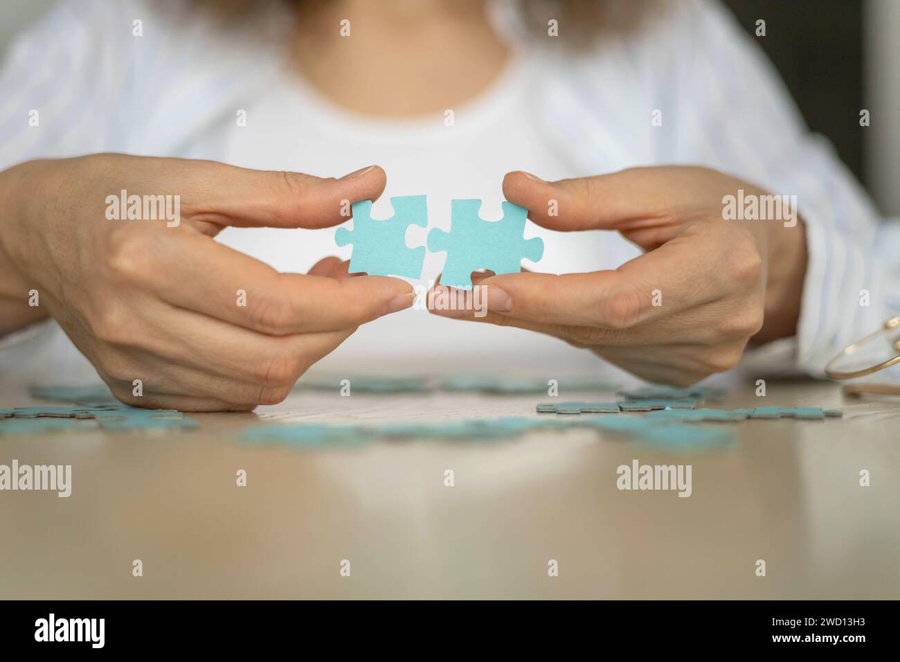 Business woman hands assembling puzzle details concept of finding ...