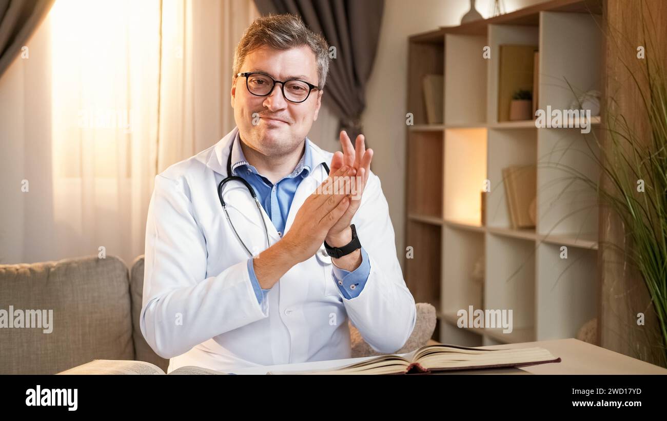 Supportive doctor treatment success man clapping Stock Photo - Alamy