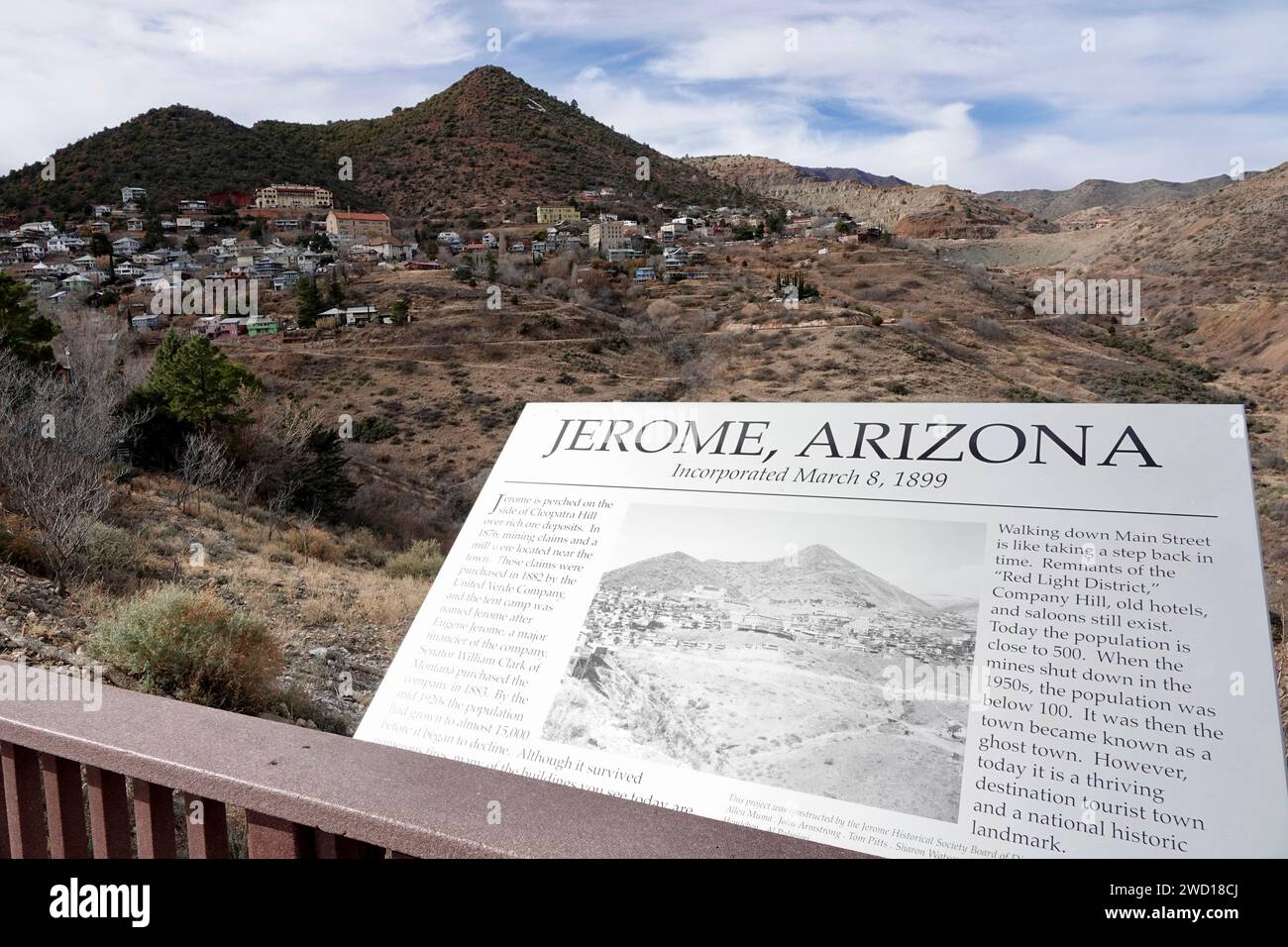 A view of the old mining town of Jerome, a town in central Arizona ...