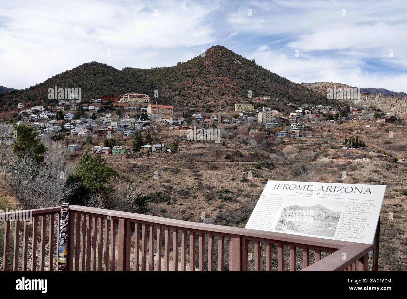 A view of the old mining town of Jerome, a town in central Arizona ...