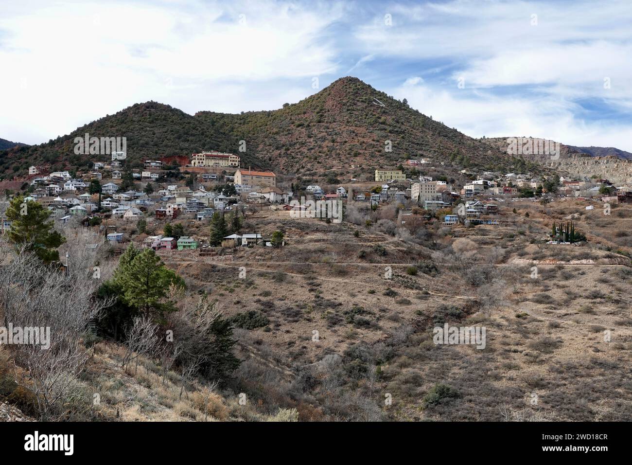 A view of the old mining town of Jerome, a town in central Arizona ...