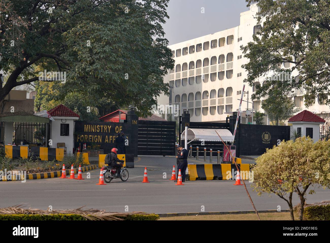 Police officers stand guard at the main entry gate of Pakistan's ...