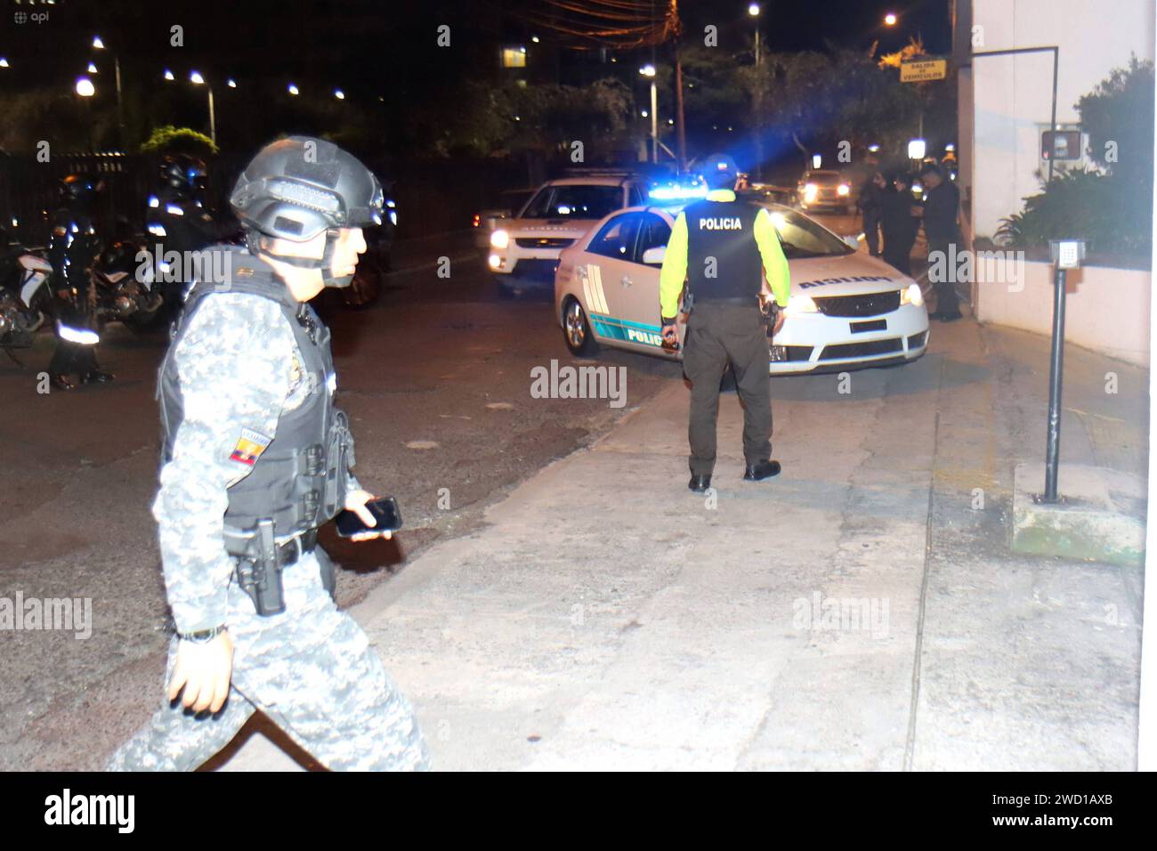 Ser retenido hi-res stock photography and images - Alamy