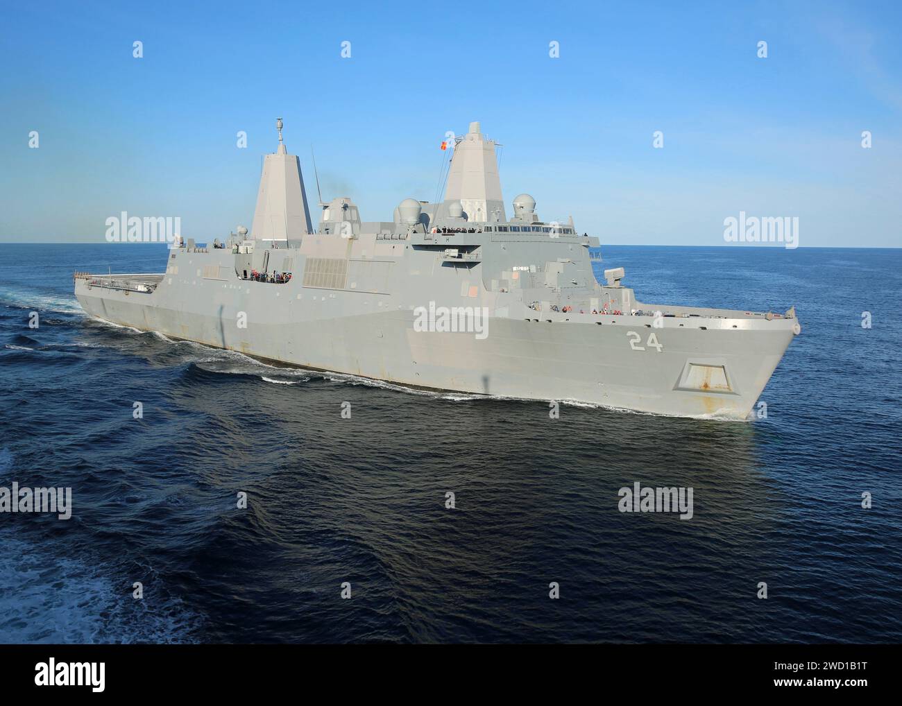Amphibious landing dock ship USS Arlington underway in the Atlantic ...