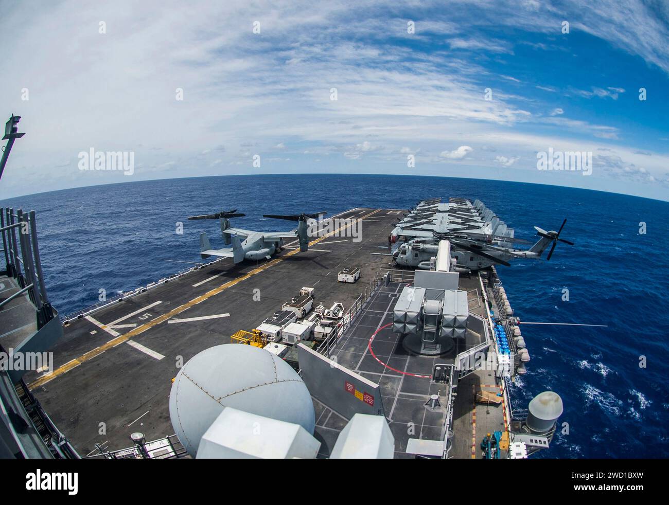The amphibious assault ship USS Makin Island transits the Pacific Ocean ...