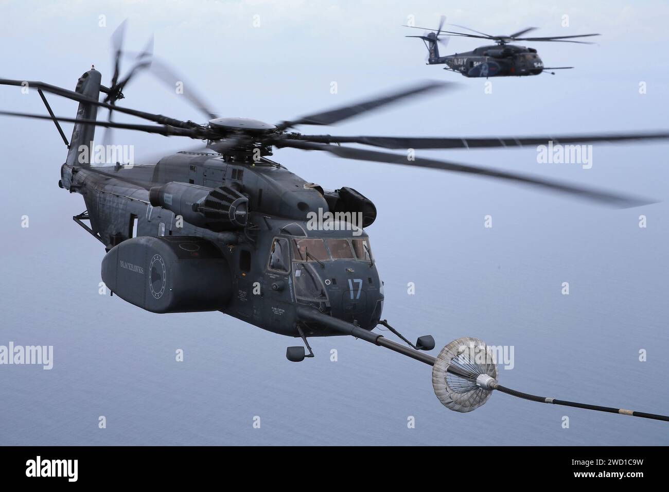 Us navy helicopter refueling hi-res stock photography and images - Alamy