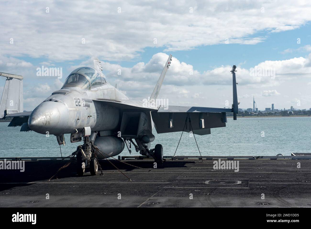 An F/A-18F Super Hornet on the flight deck of aircraft carrier USS George H.W. Bush Stock Photo ...