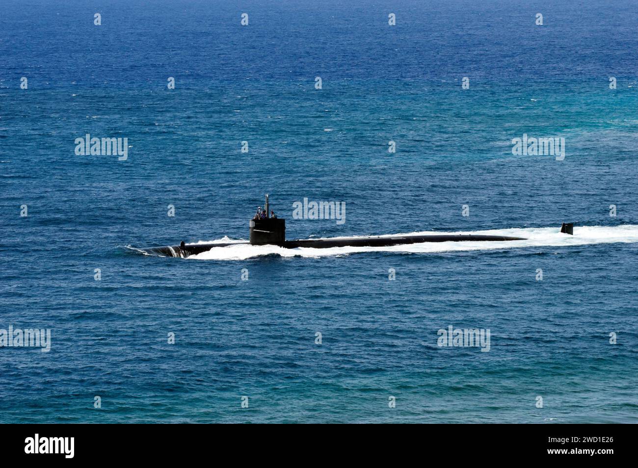 The Los Angeles-class attack submarine USS Chicago departs Apra Harbor ...