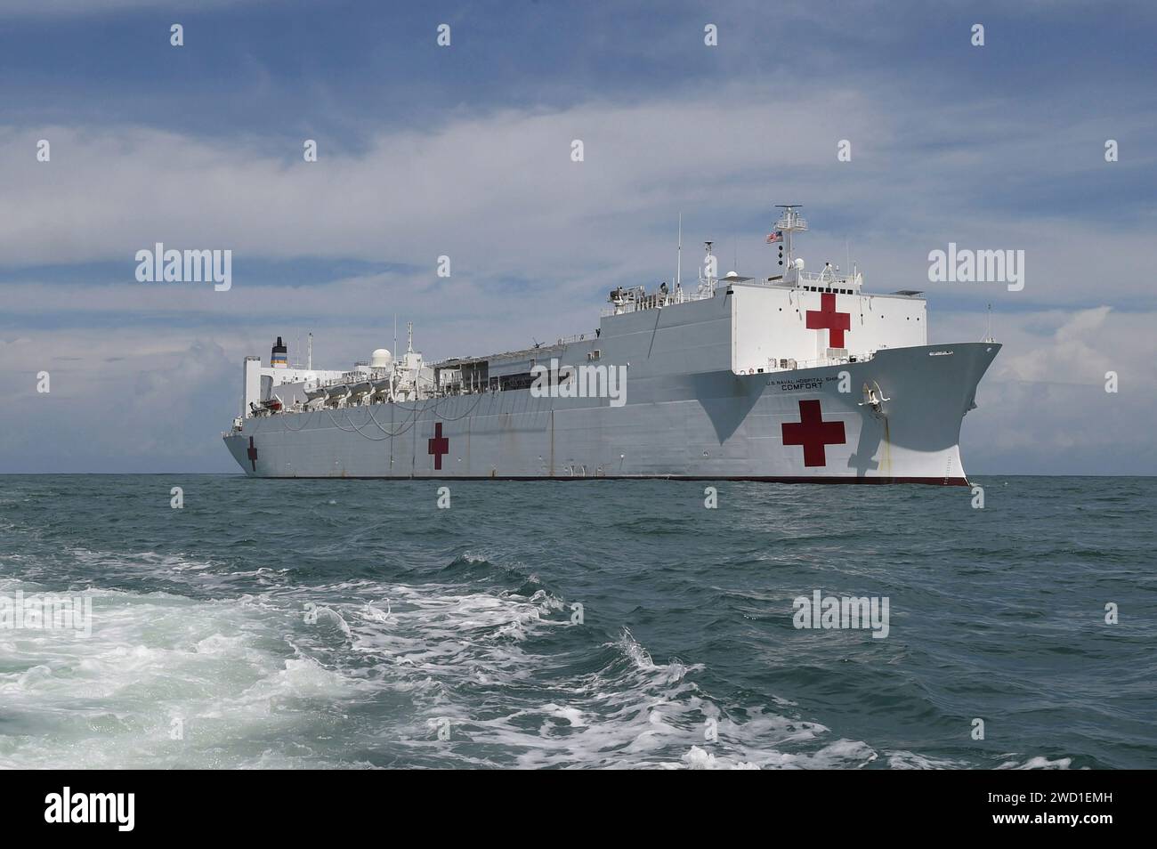 The Military Sealift Command hospital ship USNS Comfort transits the ...