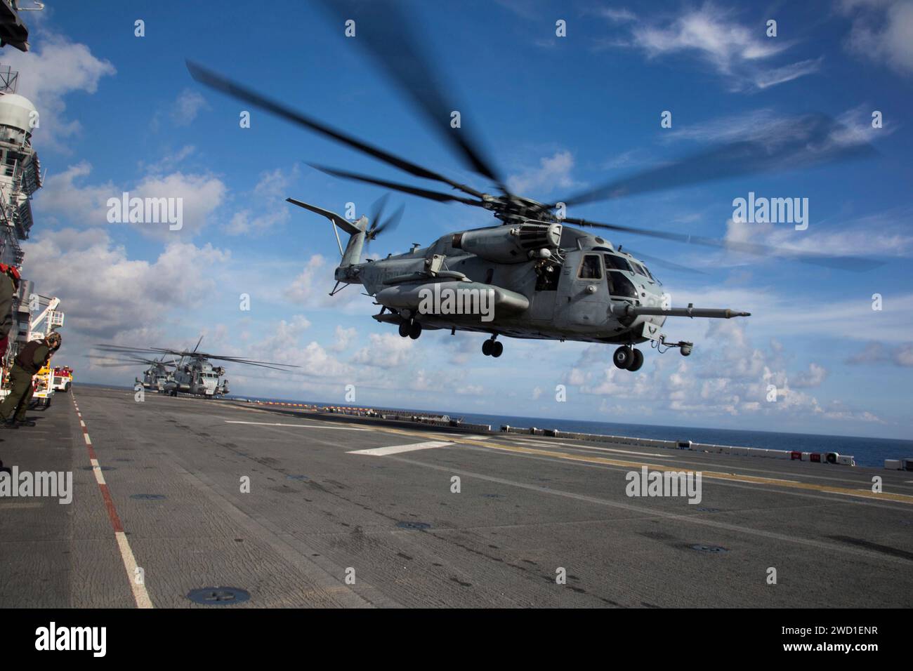 A CH-53E Super Stallion helicopter disembarks the amphibious assault ...