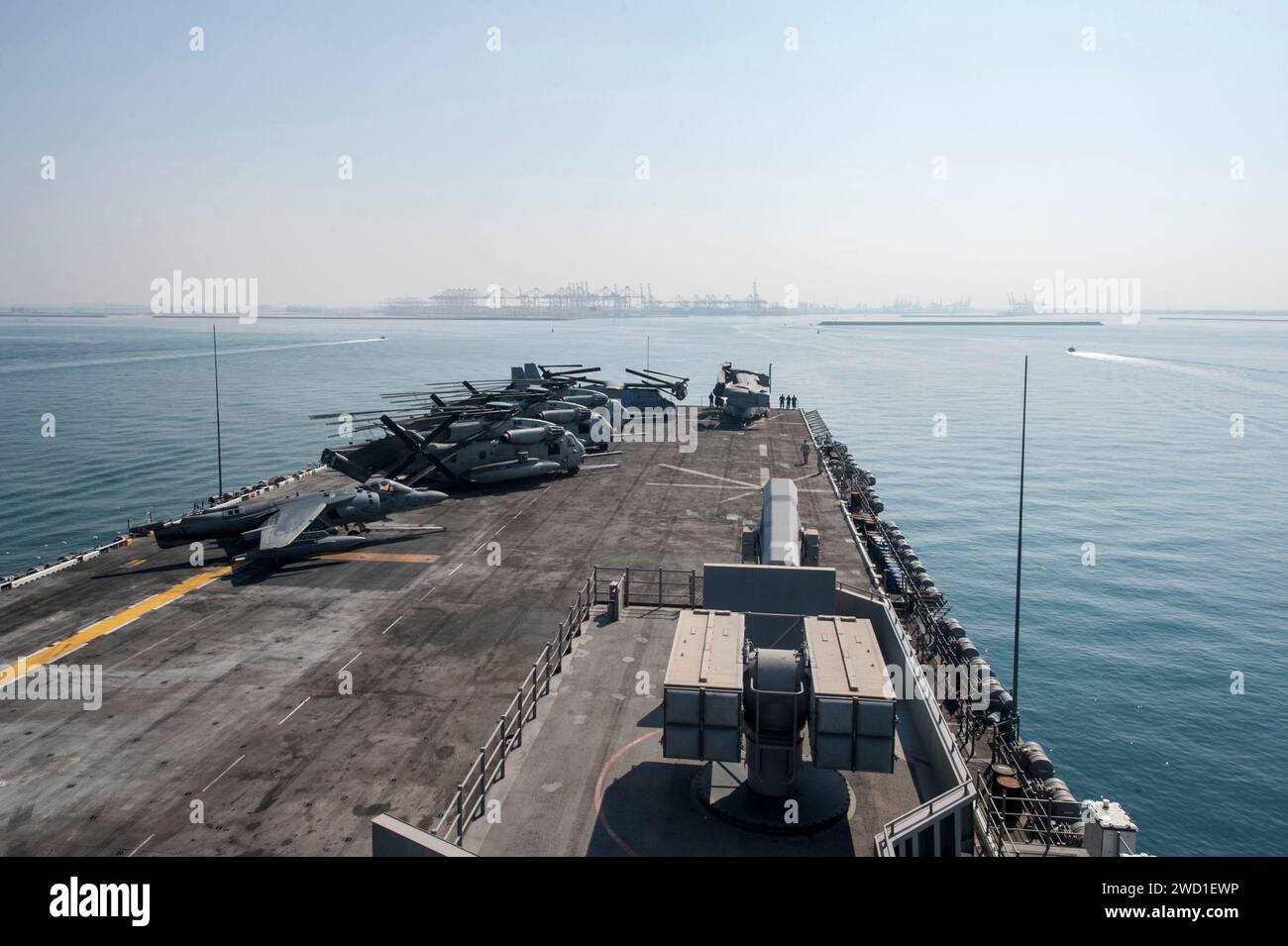 Amphibious assault ship USS America enters the port of Jebel Ali ...