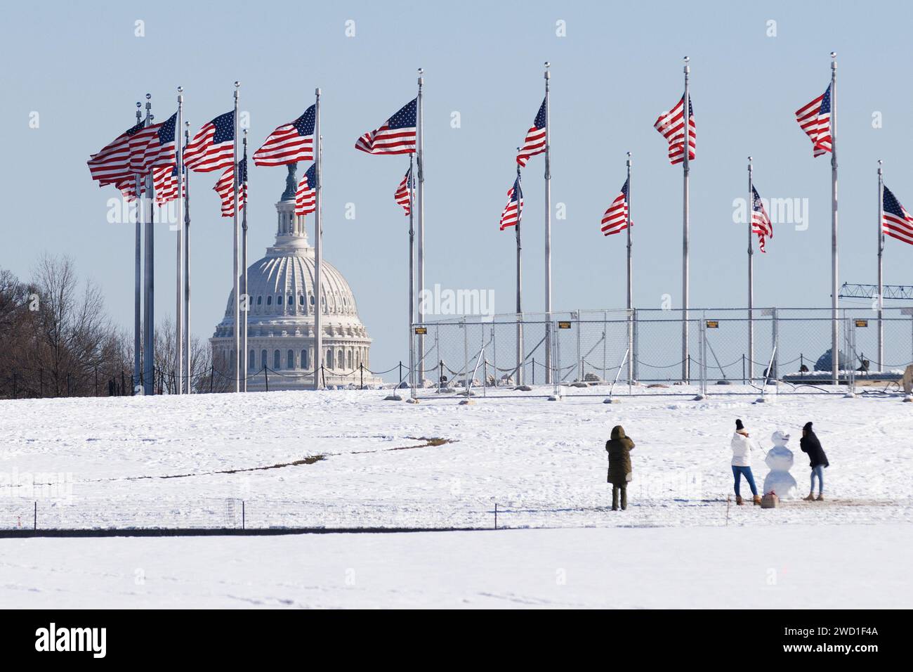 Washington, USA. 17th Jan, 2024. People visit the snow-covered National ...