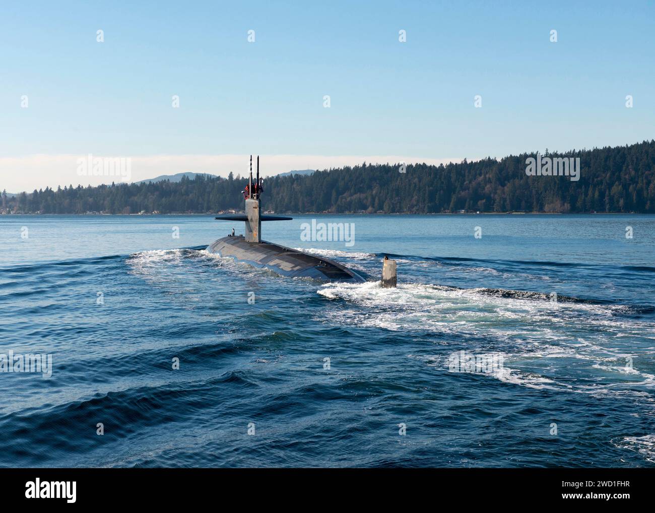 Los Angeles-class fast-attack submarine USS Jacksonville transits Puget ...