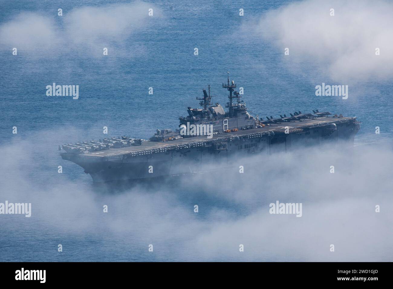 The amphibious assault ship USS Makin Island steams through the eastern ...