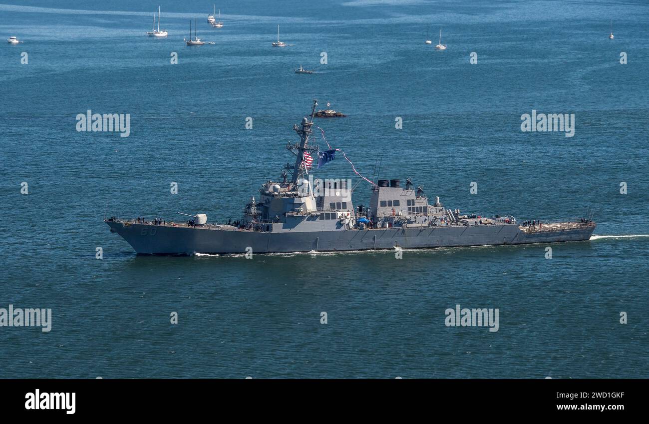 Uss paul hamilton hi-res stock photography and images - Alamy
