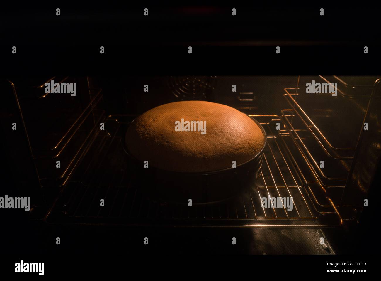 Baking sponge cake in oven hi-res stock photography and images - Alamy