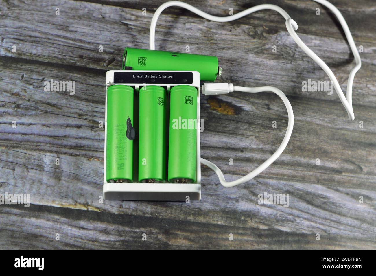 Cylindrical battery pack cell hi-res stock photography and images - Alamy