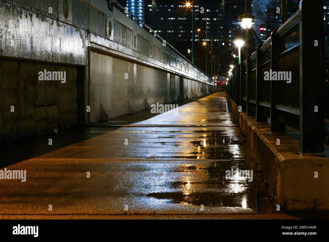 Wet bridge hi-res stock photography and images - Alamy