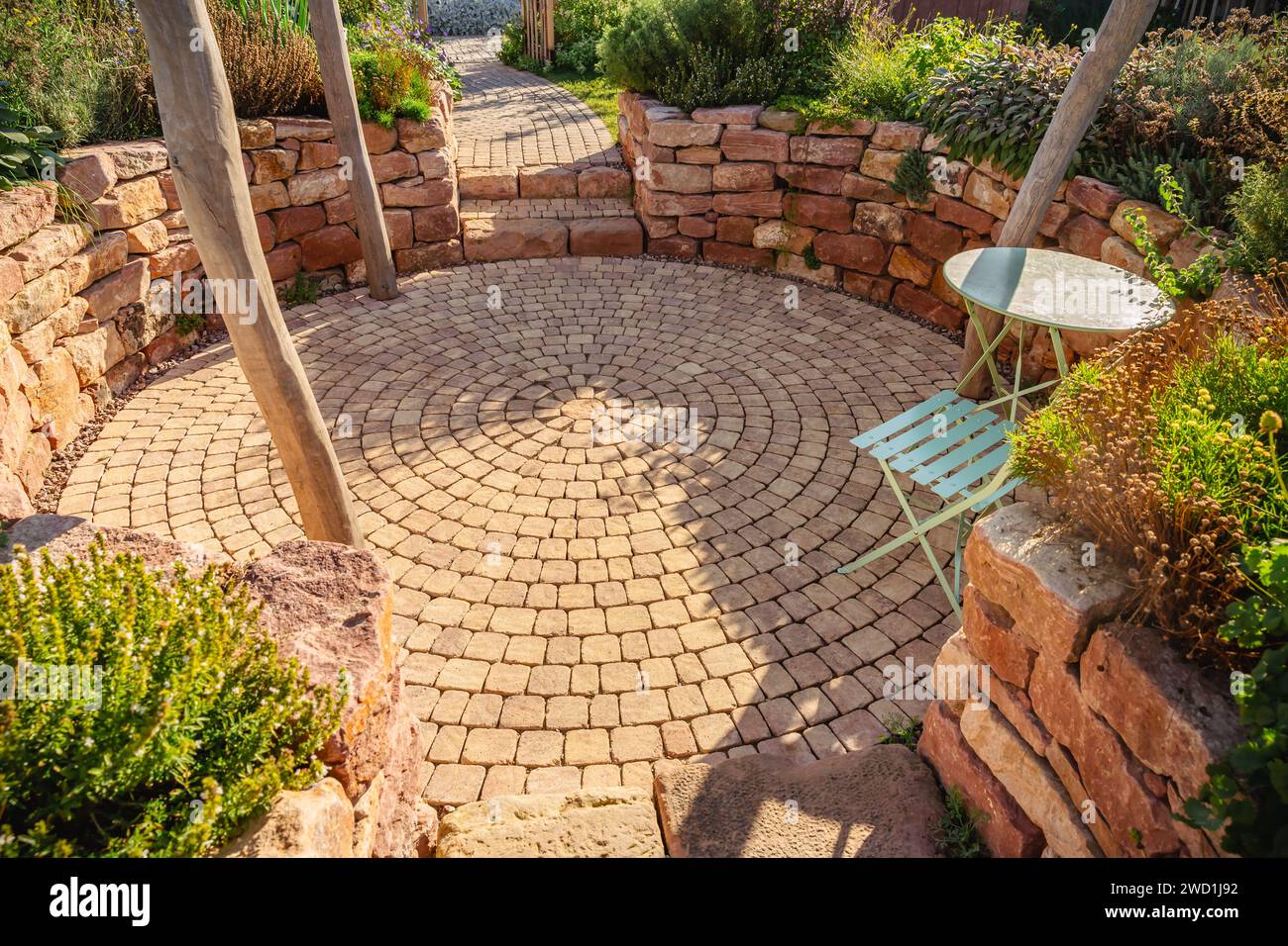Garden circular patio design hi-res stock photography and images - Alamy