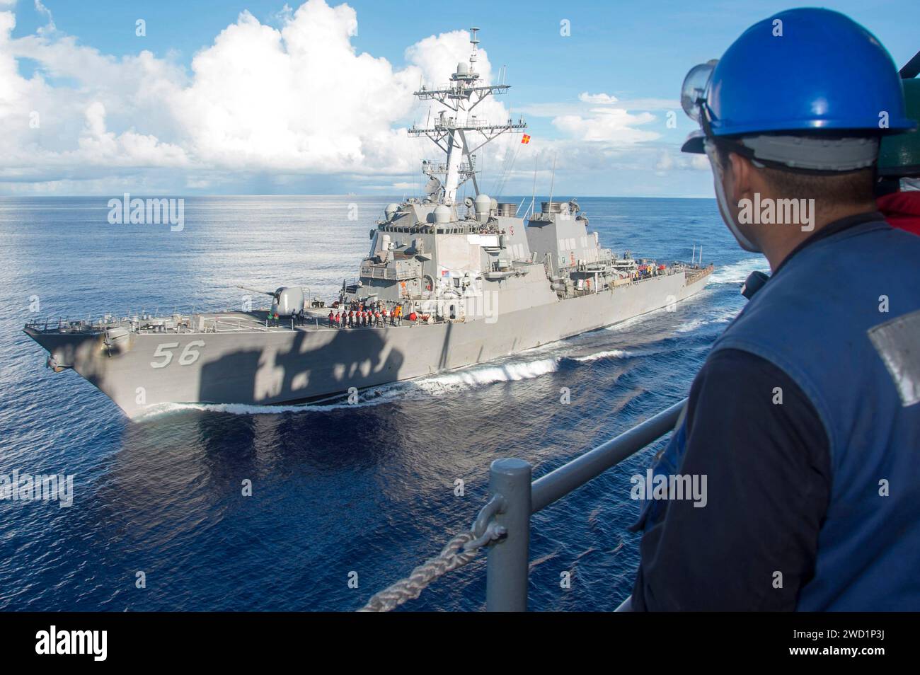 Boatswain's Mate observes the Arleigh Burke-class guided-missile ...