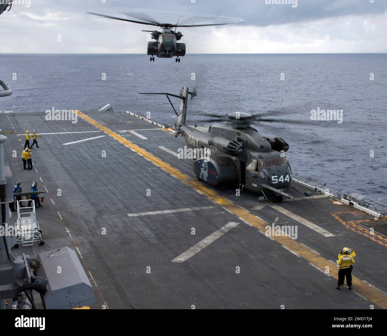 Two MH-53E Sea Dragon helicopters land on the amphibious assault ship USS Wasp Stock Photo - Alamy