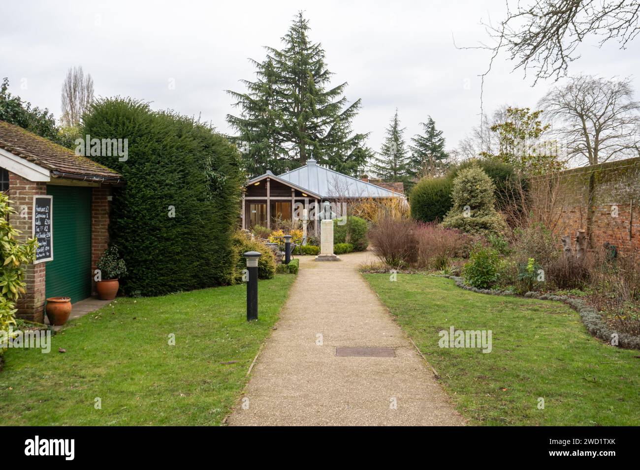 Walled garden england hi-res stock photography and images - Alamy