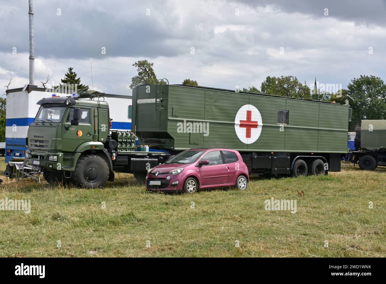 Oldtimer armee fahrzeug hi-res stock photography and images - Alamy