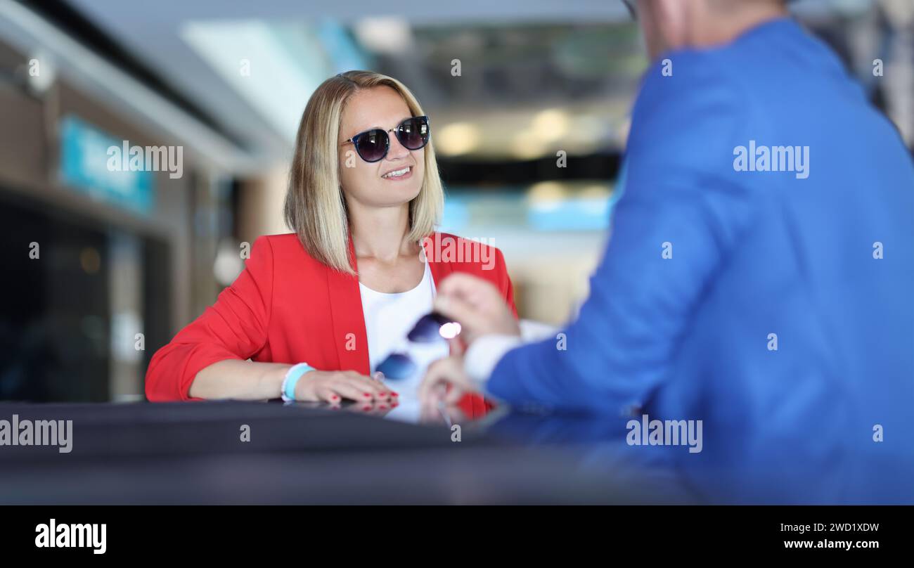 Female on meeting with man, first date, first impression, small talk ...