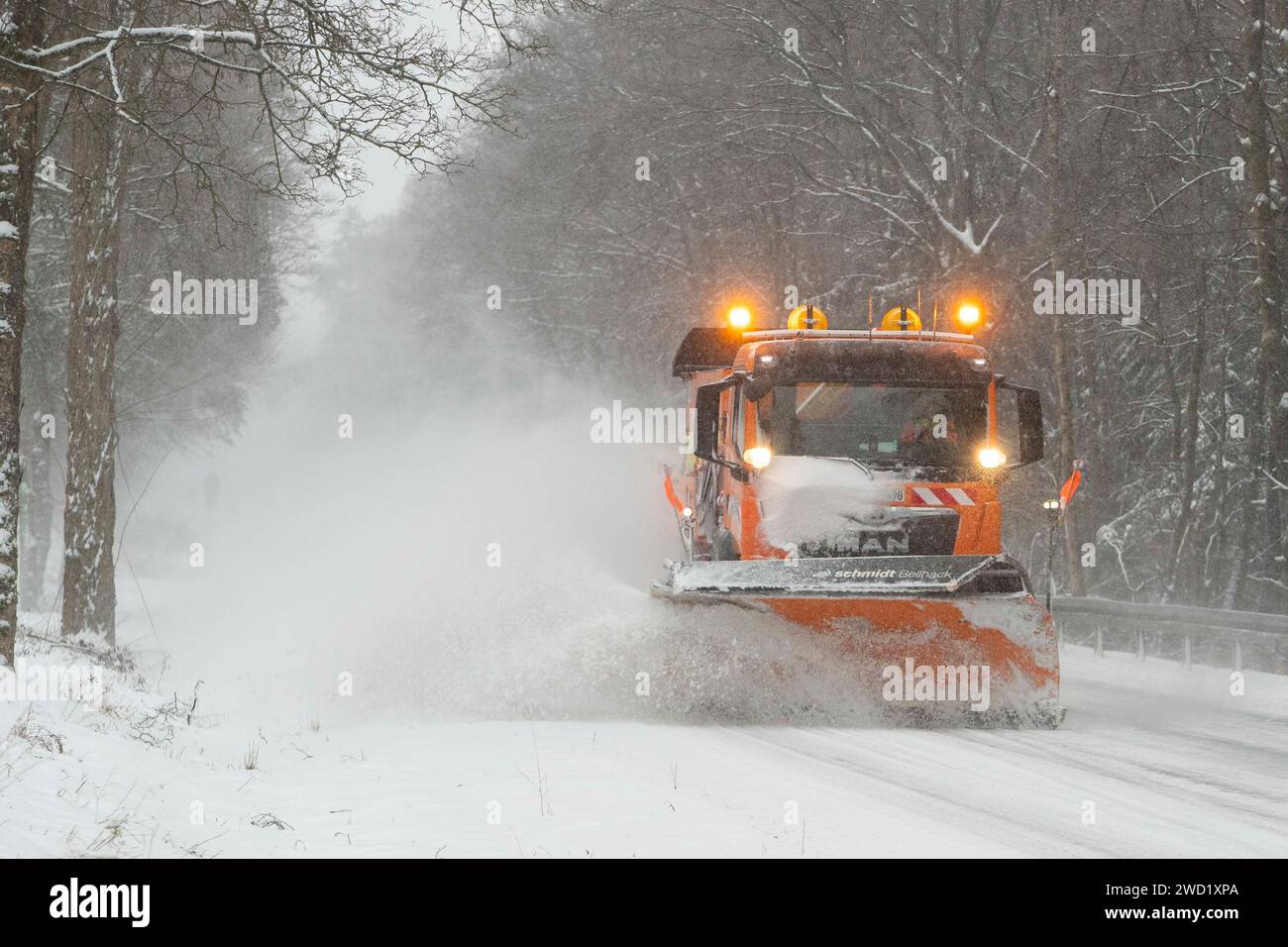 Schmitten, Germany. 18th Jan, 2024. In the Taunus, the snow clearing ...